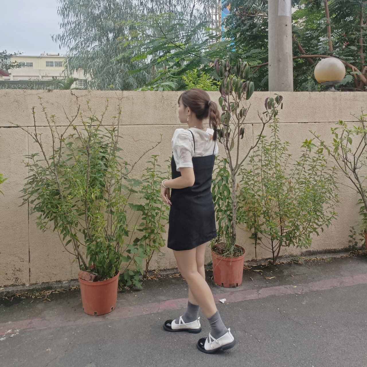 #分享 今年的黑白穿搭🎧155小個子OOTD🖤🤍 - 穿搭板 | Dcard