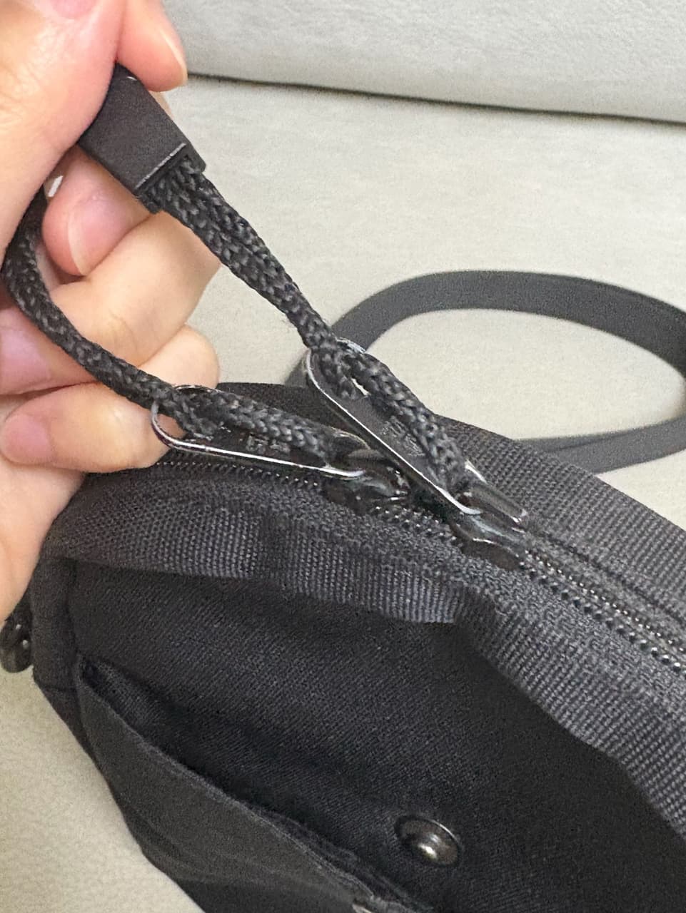 #我要賣 #我要賣 Ben Davis 斜背包 側背包 黑色 - 二手交易板 | Dcard