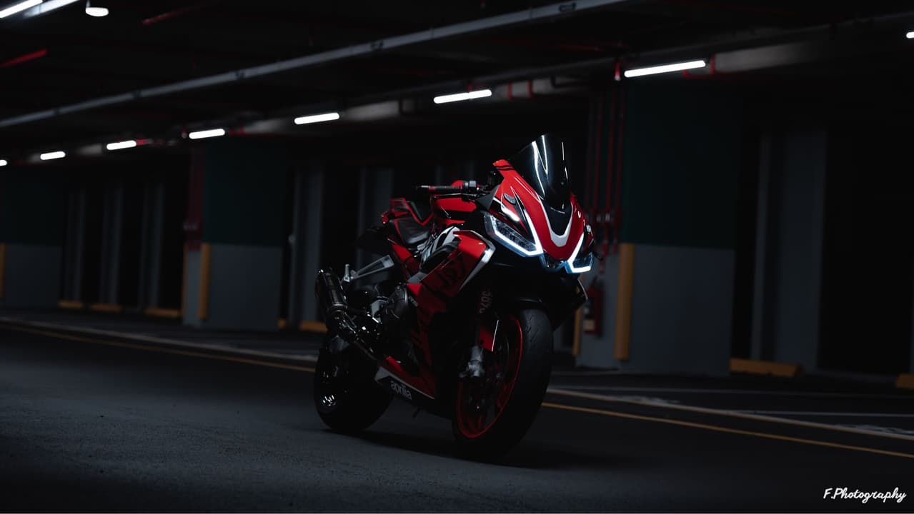 Aprilia RS660 停車場夜拍 - 法蘭克 (@mtbzs) | Dcard