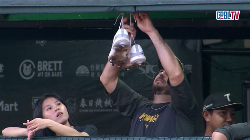 中職／兄弟抗議！後勁現場塗釘鞋 洪一中比腦袋不滿、艾速特掛起球鞋 - SETN三立新聞網 (@setn54) | Dcard