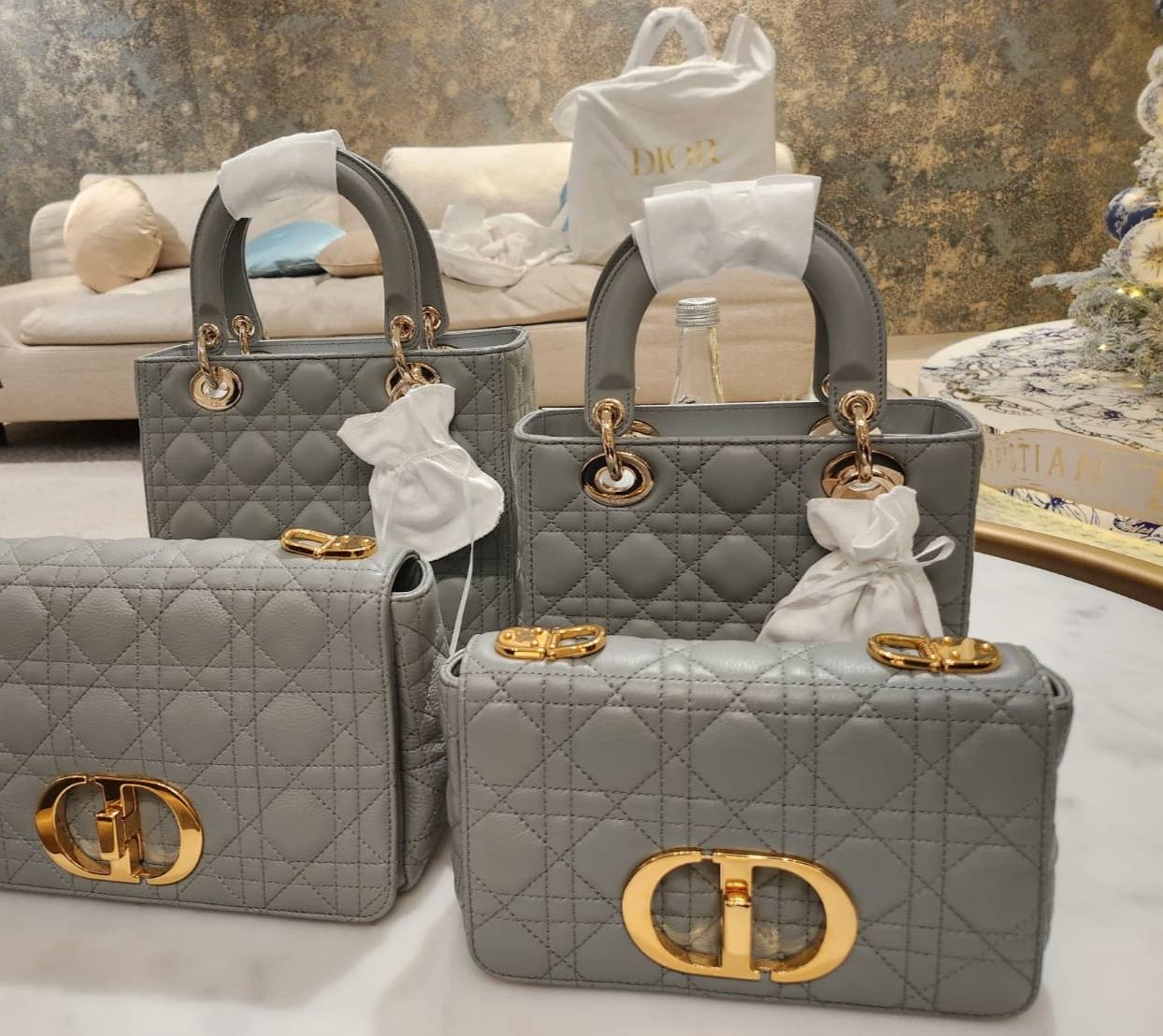 #分享 【🐠的Dior收藏】白、灰Lady Dior+小雞黃限定名片夾+2023新年禮 - 精品板 | Dcard