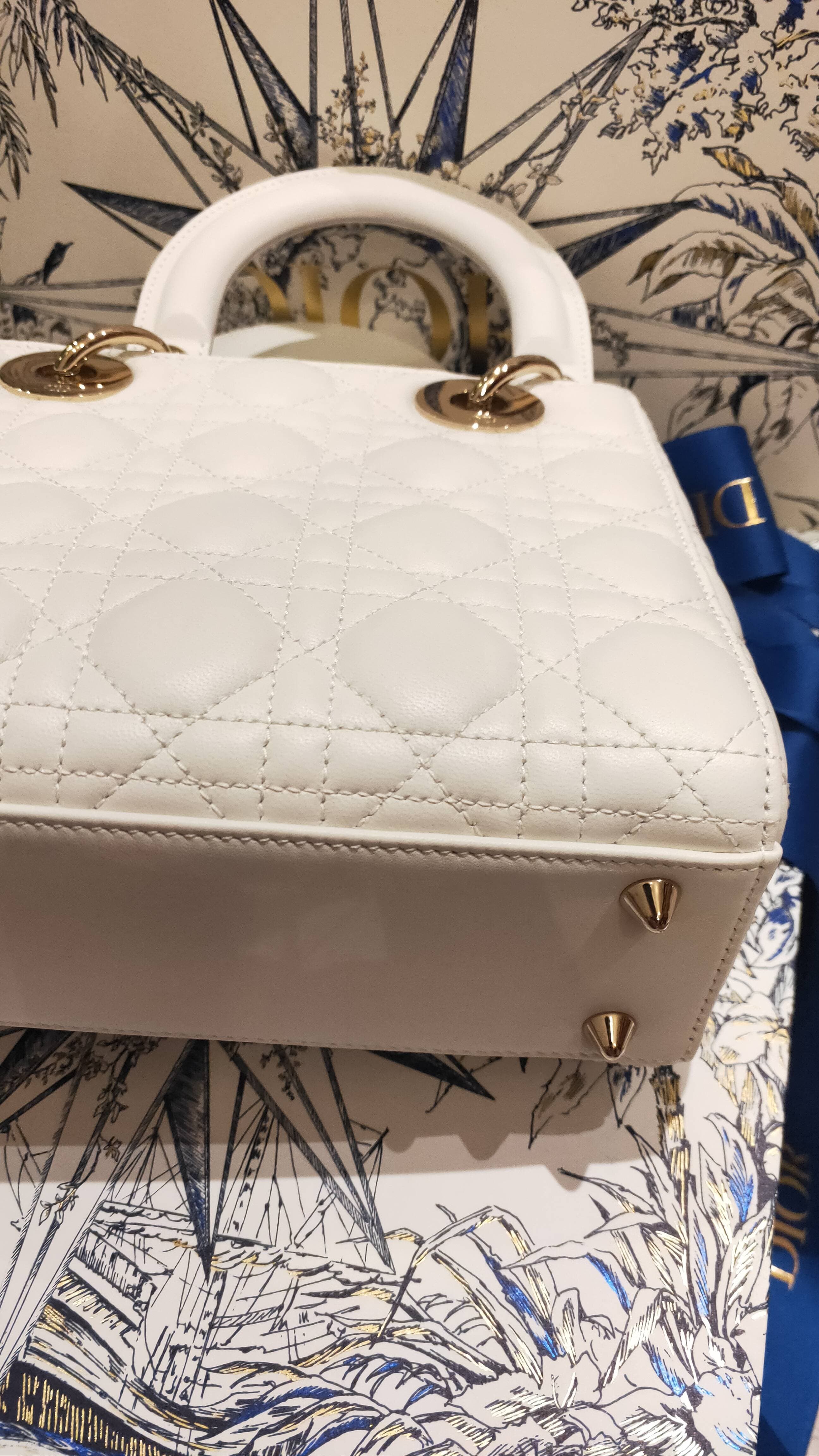 #分享 【🐠的Dior收藏】白、灰Lady Dior+小雞黃限定名片夾+2023新年禮 - 精品板 | Dcard