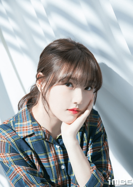 #更新 #新聞 230303 [獨家] GFRIEND Yerin "Solo出道，現在變得熟練了吧"、《少女Reverse》Yerin ...