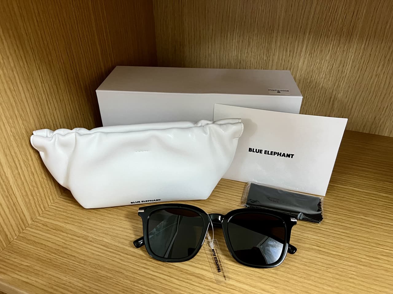 #我要賣 #已售出 Blue elephant Dustin 墨鏡 - 二手交易板 | Dcard