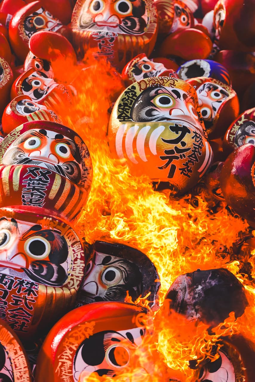 日本高崎市的達磨焚燒供養 - 默默Mo_🍑 (@chiouehu) | Dcard