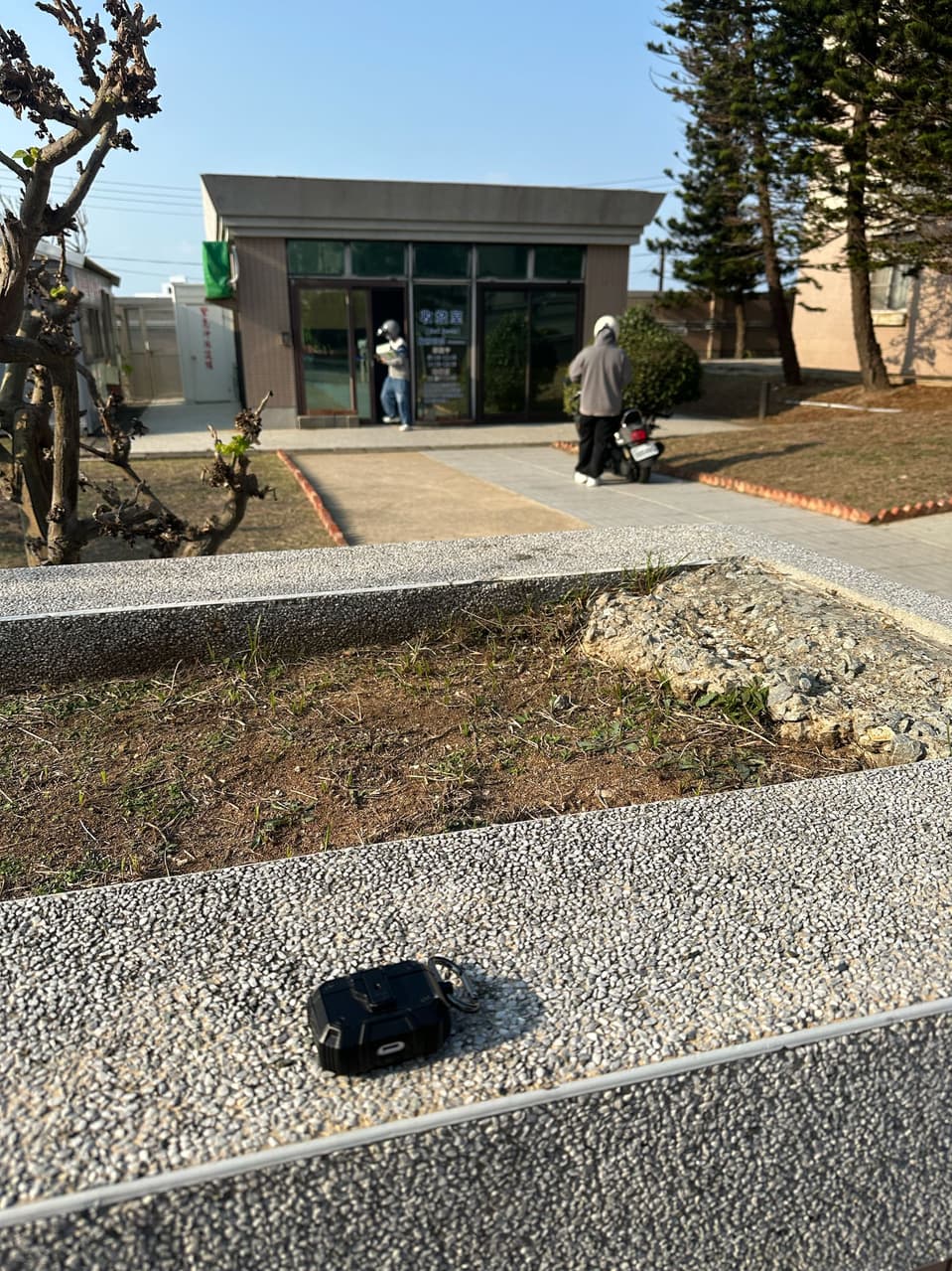 誰的耳機掉了我放在收發室外面 國立澎湖科技大學板 Dcard