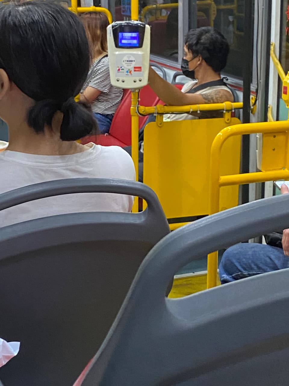 公車司機的悠遊卡被乘客偷了 - B94 留言 | Dcard