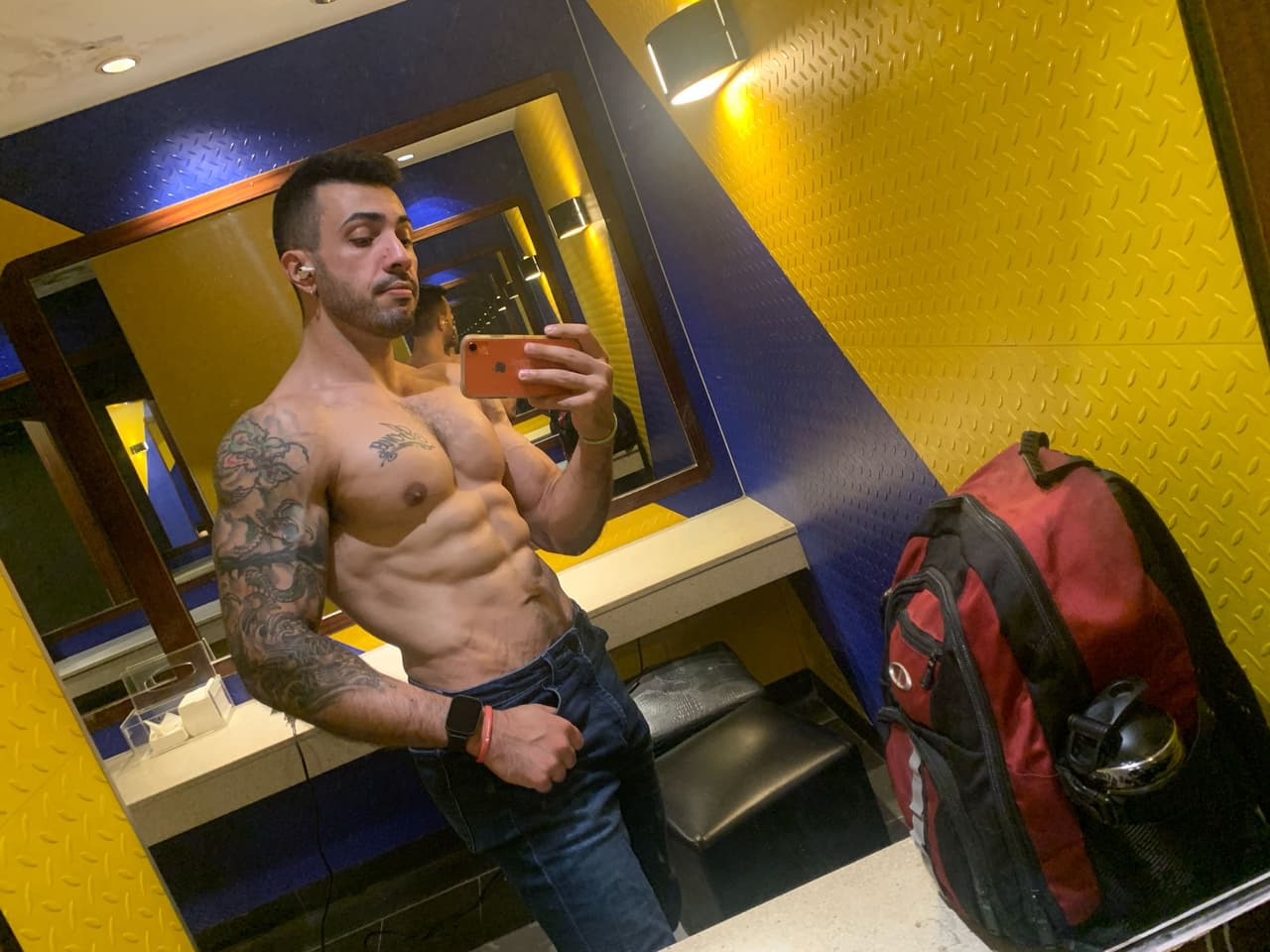 腹肌哥 (@gmsephs) | Dcard