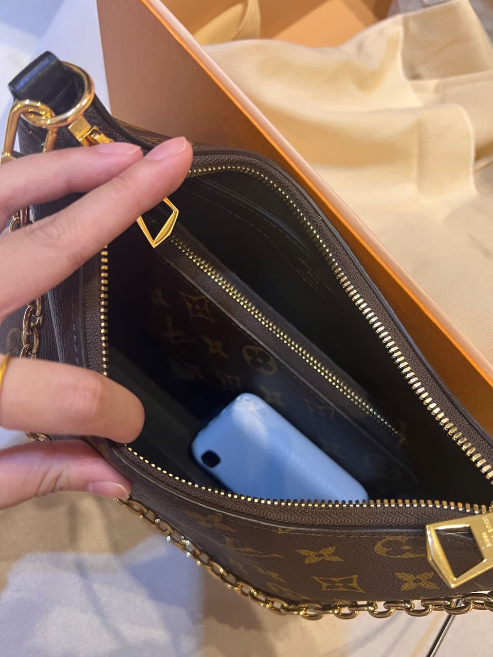 #開箱 開箱！ 沖繩DFS LV 黑牛角包 - 精品板 | Dcard