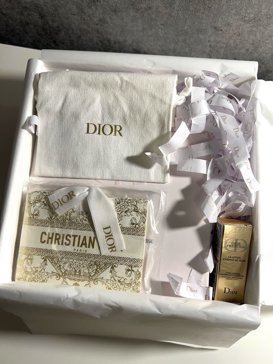 #開箱 Dior杜樂麗花園包裝🌟｜逆時能量精華組合、贈品分享 - 美妝板 | Dcard