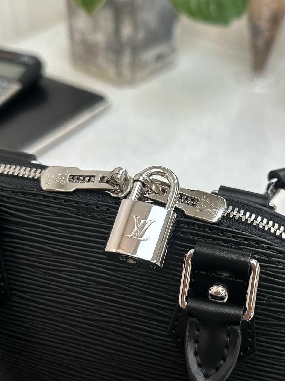 #開箱 # 開箱 LV epi水波紋系列 Alma BB - 精品板 | Dcard