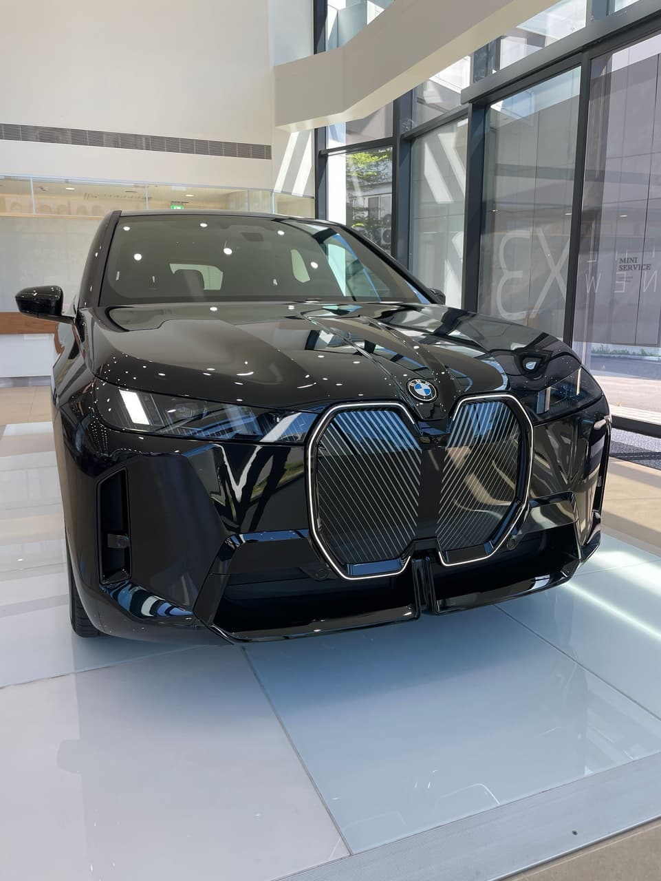 更大、更快、更M！全新 BMW iX45 M Sport 登場🏁 - 汽車板 | Dcard