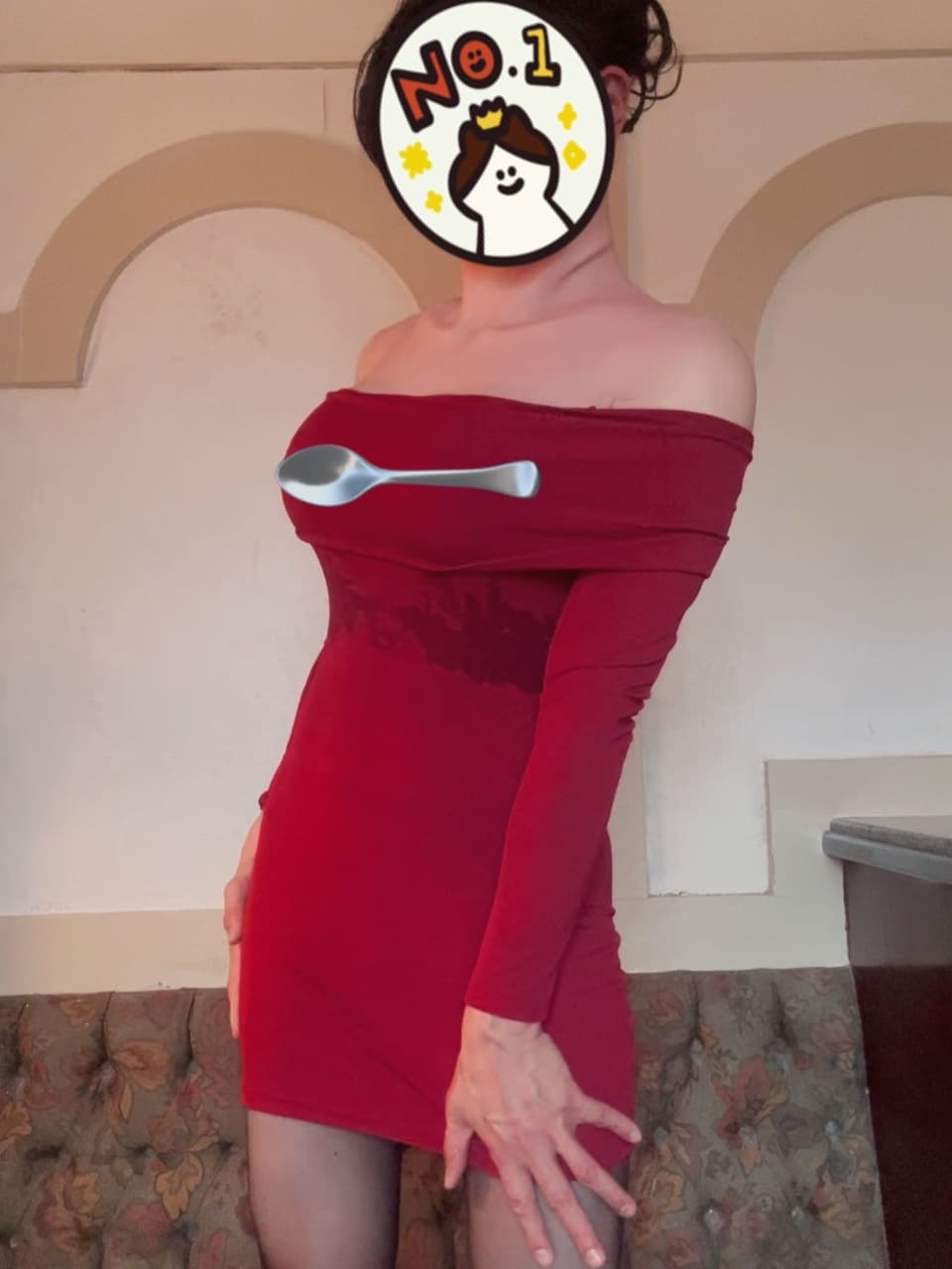 紅色一字肩連身裙 - 偽娘板 | Dcard