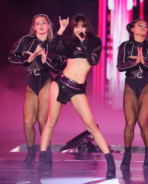 #新聞 尺度堪比瘋馬秀！Lisa《維密秀》蕾絲透視內衣 屁股蛋全看光 - 追星板 | Dcard