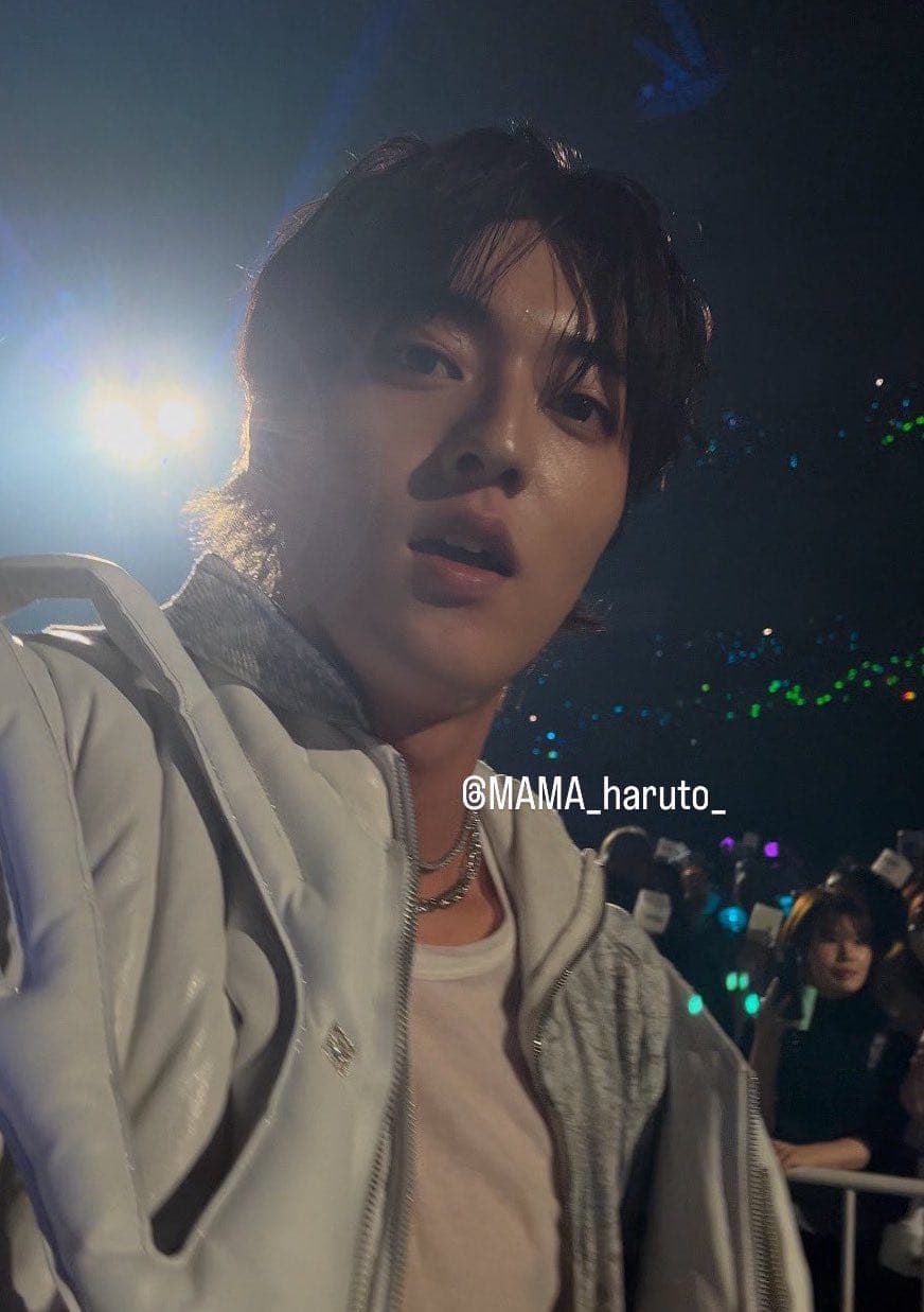 #分享 Treasure表演到一半 鏡頭ㄧ扔 只留下MAMA空舞台 - 追星板 | Dcard