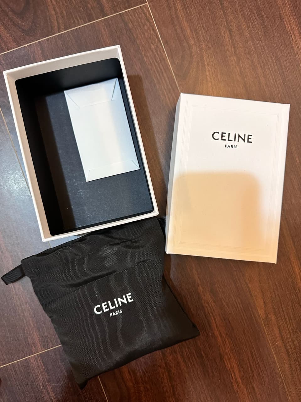 #我要賣 Celine TRIOMPHE帆布及羊皮名片套 二手 - 二手交易板 | Dcard