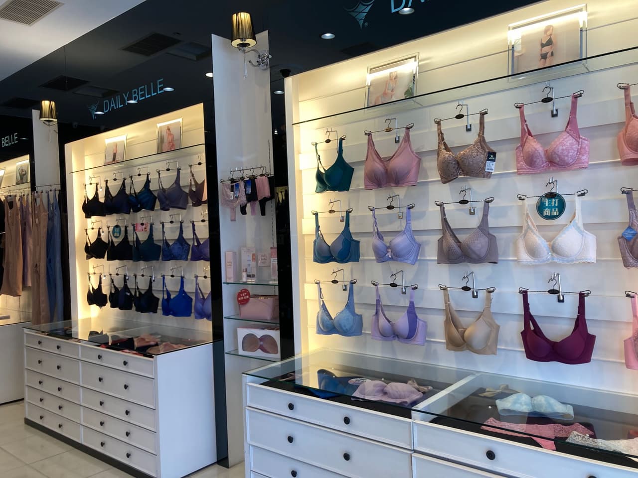 李千娜代言的養脂內衣 小胸養脂不是夢 ft.黛莉貝爾 - 木木 (@dmlu) | Dcard