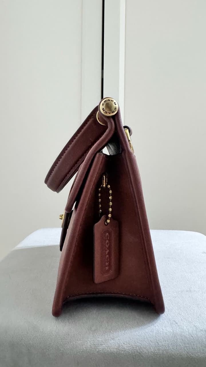 #我要賣 [已售出]Coach Willis 18 牛皮旋釦手提斜背包 - 二手交易板 | Dcard