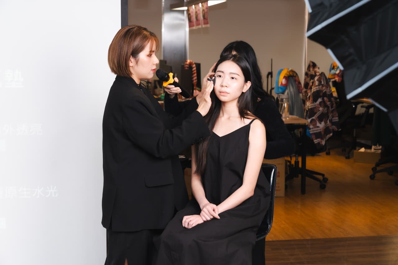 #現場直擊🔍 NARS x Dcard工作坊圓滿落幕啦💖由NARS專業彩妝師打造澎彈亮#無敵水光圈💧邀請超知名造型師Judy講座分享👩‍🏫美妝創作者必看👀 - 美妝板 | Dcard