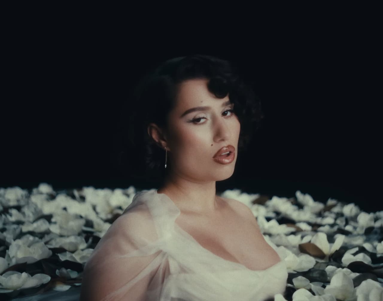 #分享 LISA單曲〈Born Again〉的美學與藝術 - BLACKPINK板 | Dcard