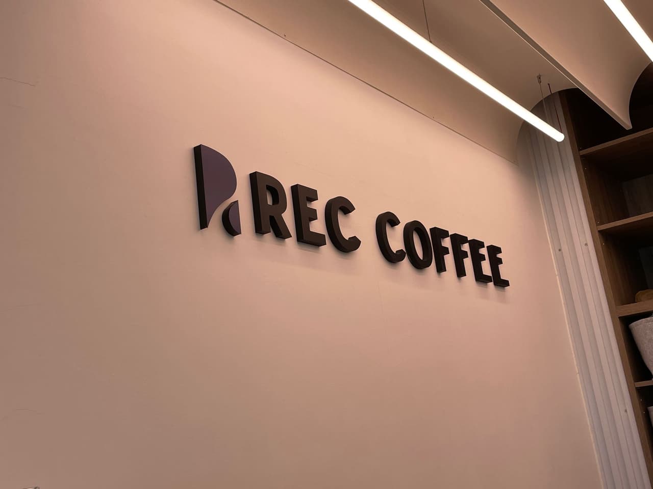 REC Coffee 日本福岡隱身在台中大樓裡 #人生自由式 - 美食板 | Dcard