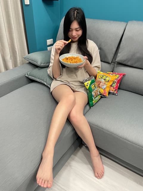 UQ XXL的T恤當居家服好讚 #生活暫停鍵 - 安九聊天室 (@angel.wu0401) | Dcard