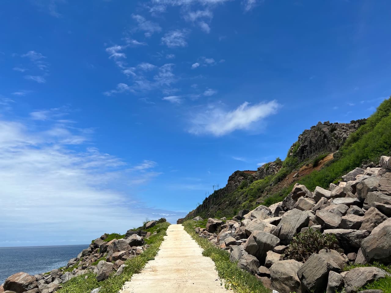 虎井，貓控的探險勝地《離島老師雜記》 - 斜角過客/出島計畫/高高 (@dpmag.xyz) | Dcard