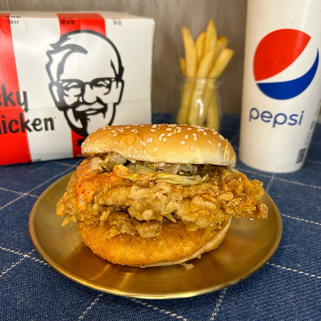 KFC肯德基海陸饗宴重新回歸！ - 吃貨女紙🍰🍭🍩 (@bellllllllllla) | Dcard