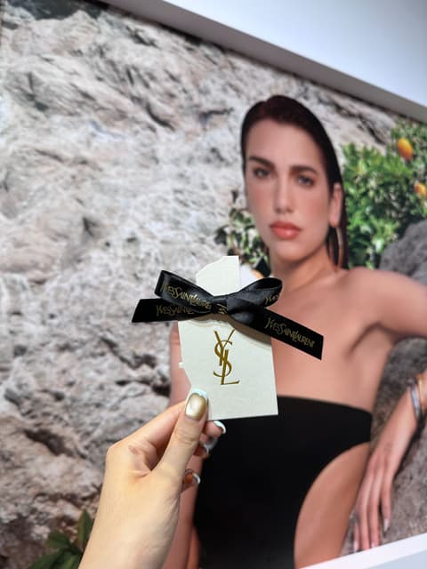 #分享 不是男友等候區😍逛到差點出不來YSL A11快閃店 - 美妝板 | Dcard