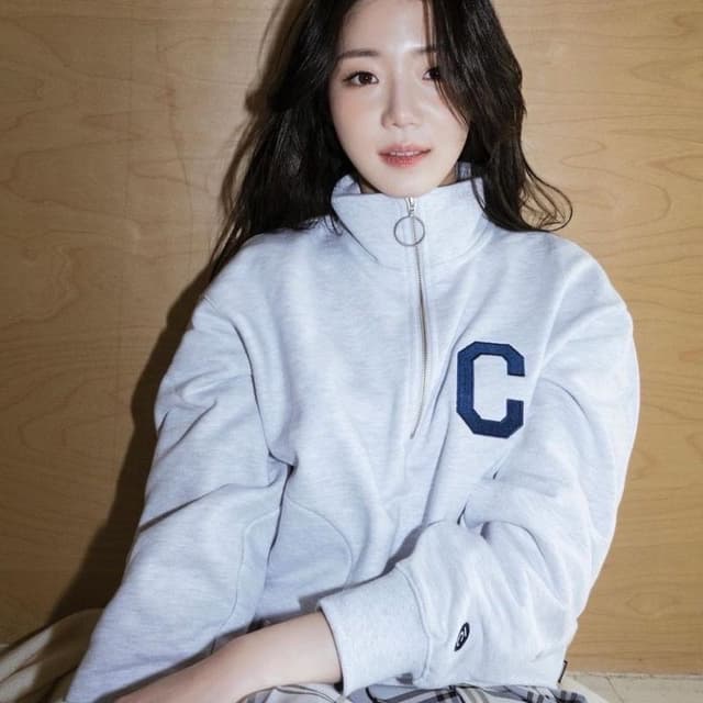 COVERNAT 23FW C LOGO 半拉鍊圓領大學T - 風一般的女子 (@crklyj) | Dcard