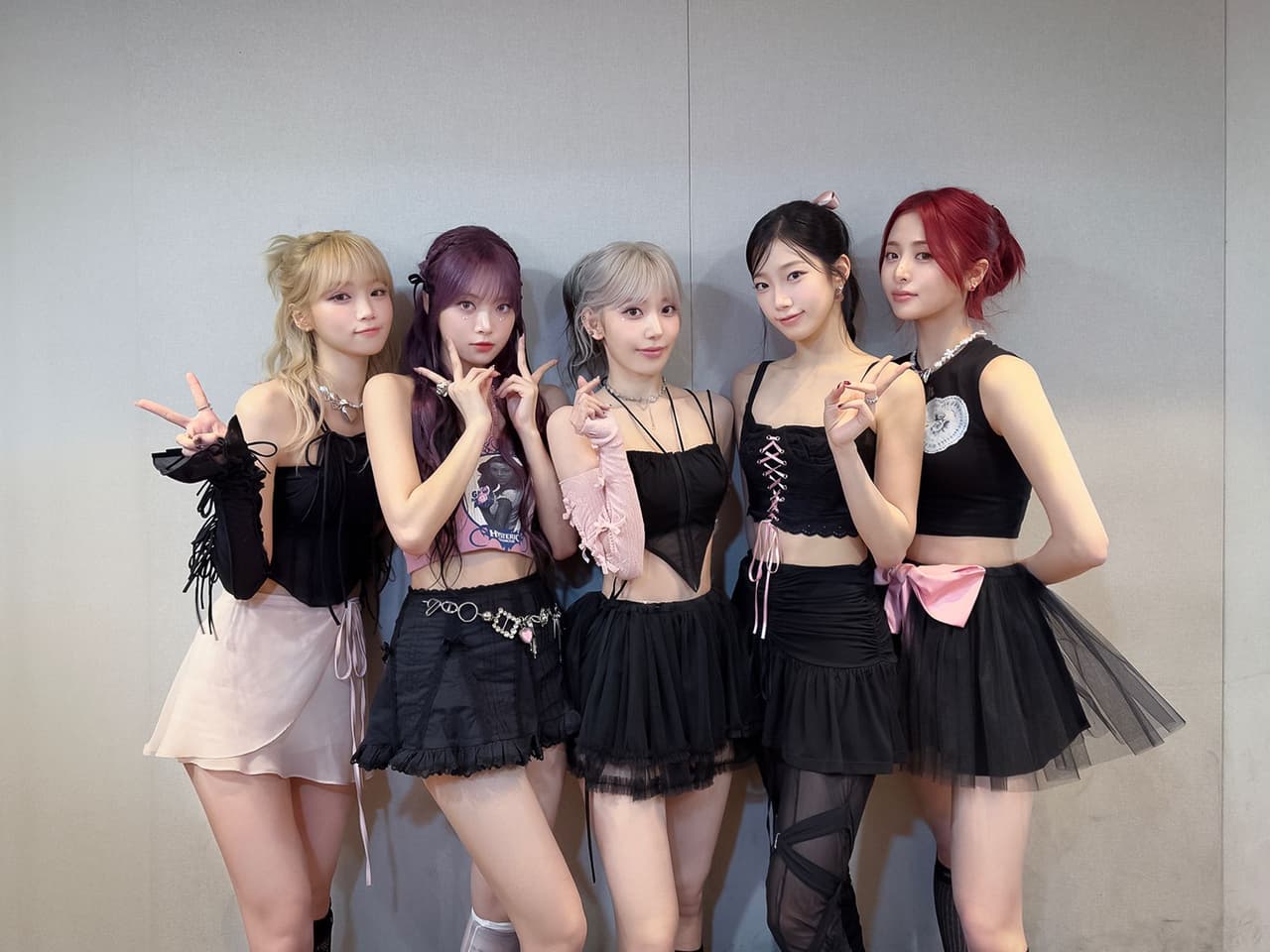 #集中討論 LE SSERAFIM 2/19 迷你三輯《EASY》回歸 - B113 留言 | Dcard