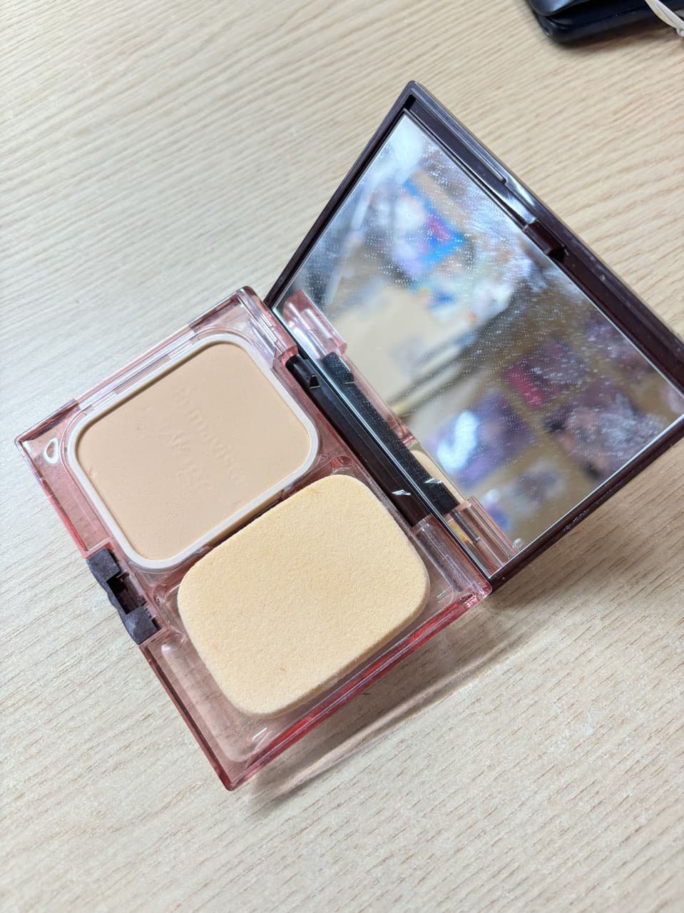 #已贈出 Sofina粉餅/visee妝前乳/橘朵腮紅/假眼睫毛/眼線筆/眉筆 - 贈物板 | Dcard