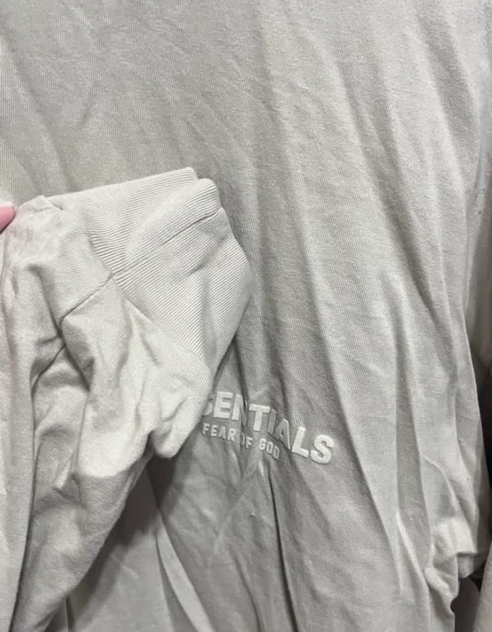 #我要賣 Essentials植絨小標薄長袖 燕麥色 s號 - 二手交易板 | Dcard