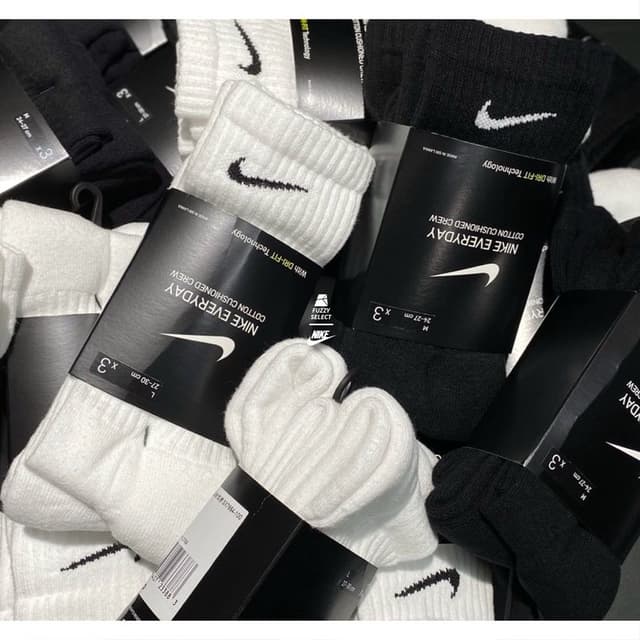 3雙300元‼️ Nike 襪子 黑白 - 艾倫🏠潛銷台中預售屋 (@aburaabura) | Dcard