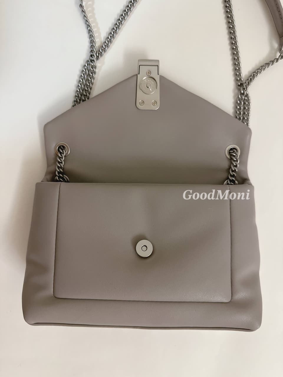 #分享 #開箱 一眼心動💓小CK姊妹牌PEDRO小白靴&鏈條包 - 穿搭板 | Dcard