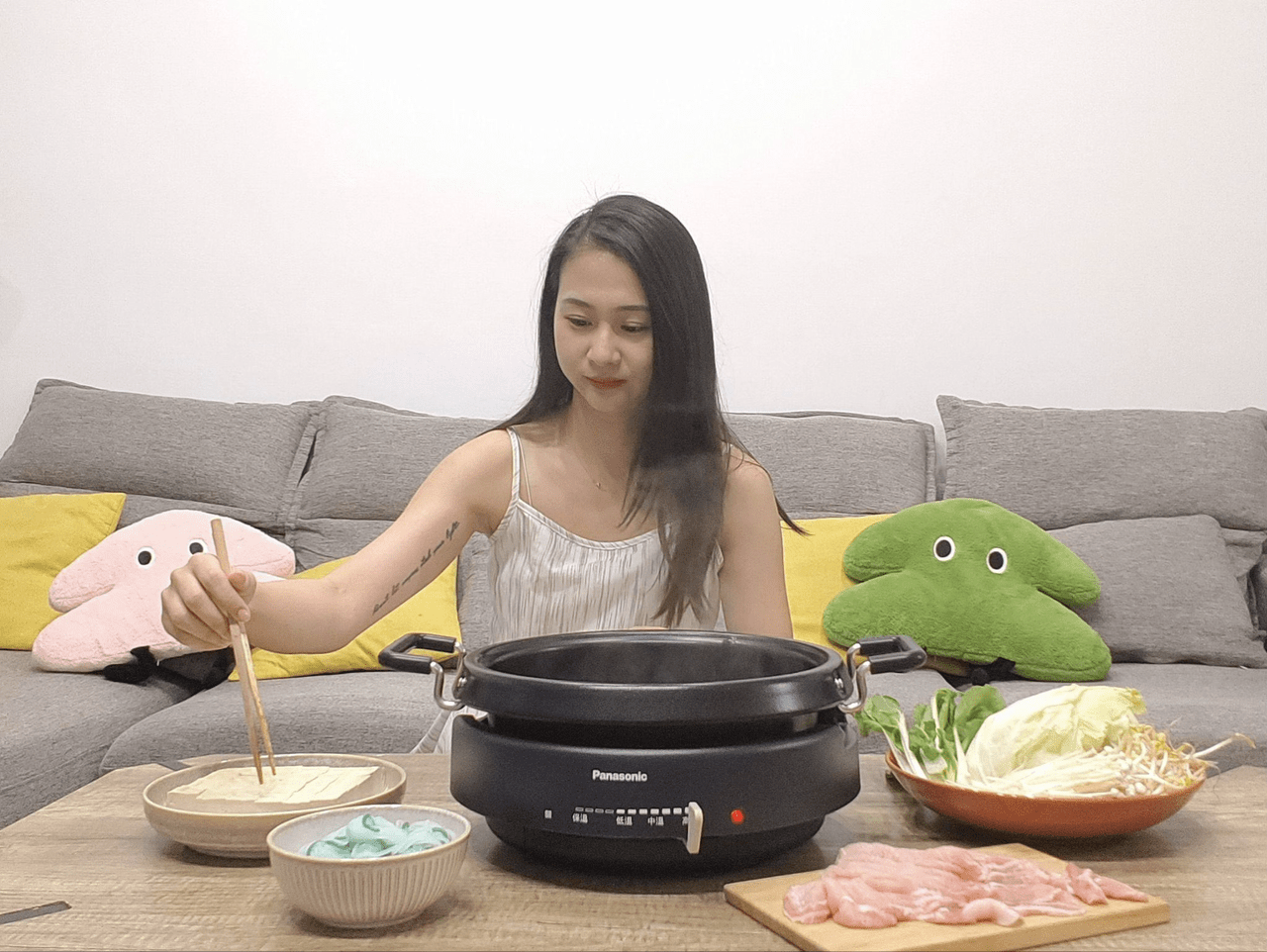 從不會煮到愛上煮，自煮生活的第一步從Panasonic 多功能鍋 黑皮鍋 開始 🩵 - 哈囉我是葉太太 (@couple__ya) | Dcard