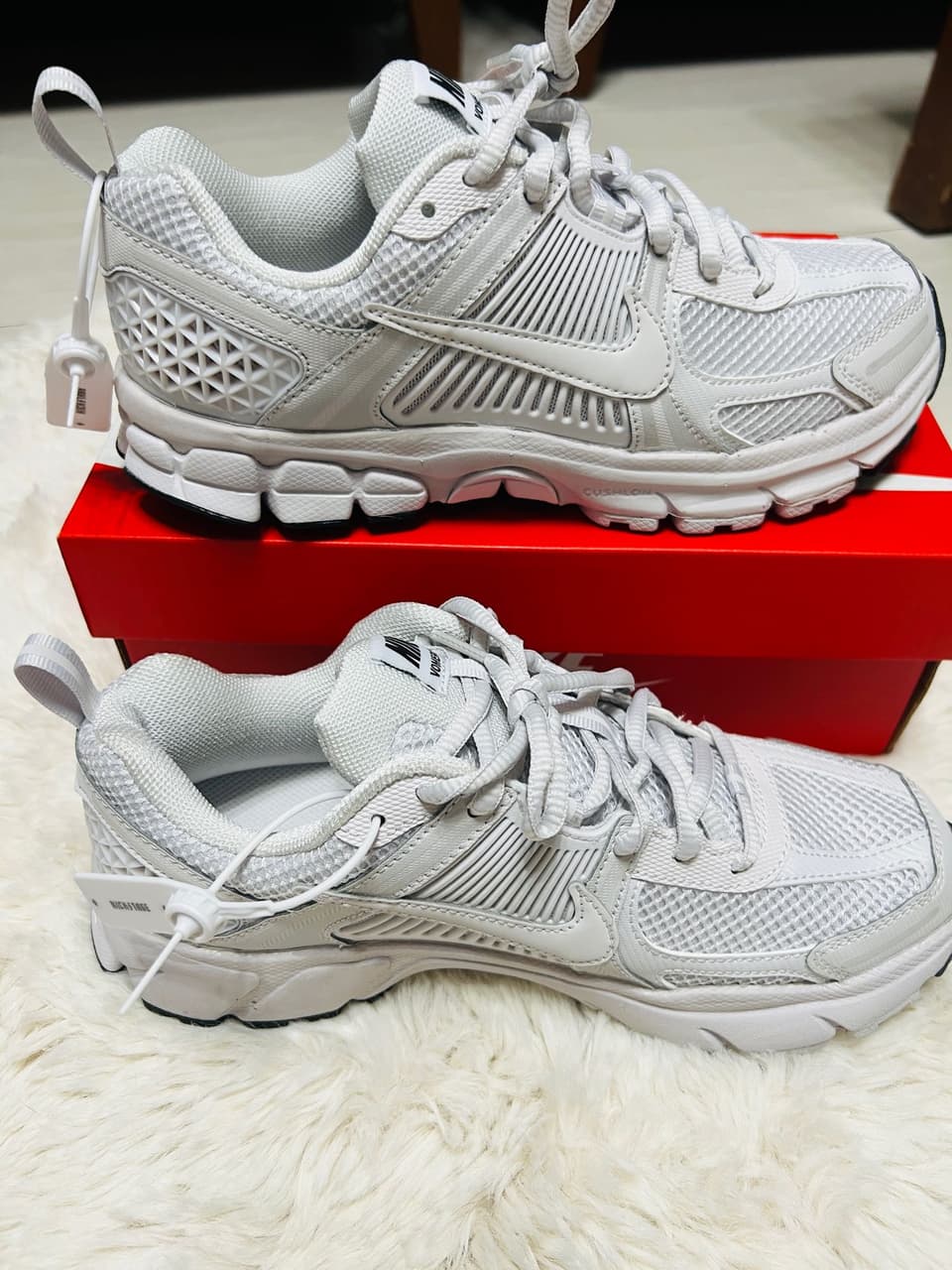 #我要賣 售 全新 Nike Zoom Vomero 5 GS - 二手交易板 | Dcard