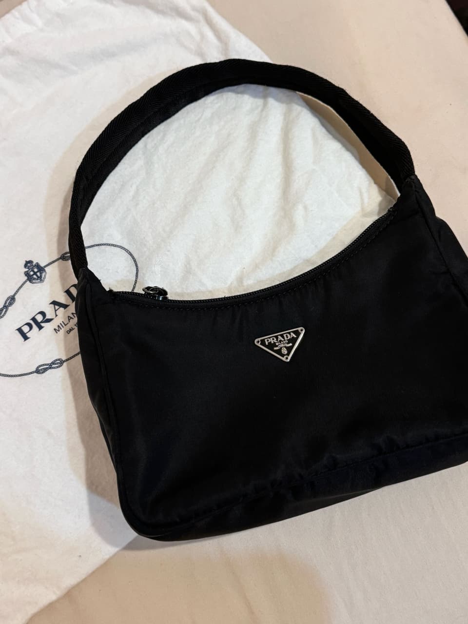 #我要賣 甜價出PRADA hobo 2000 (售出) - 二手交易板 | Dcard