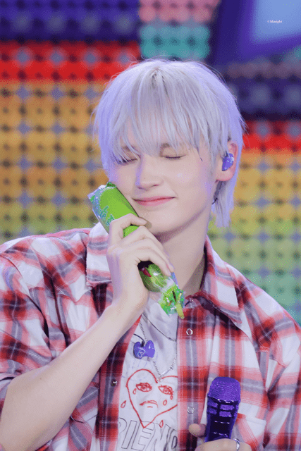 #分享 Theqoo Hot🔥在愛豆面前刷卡結果顯示餘額不足(TXT 杋圭) - 追星板 | Dcard