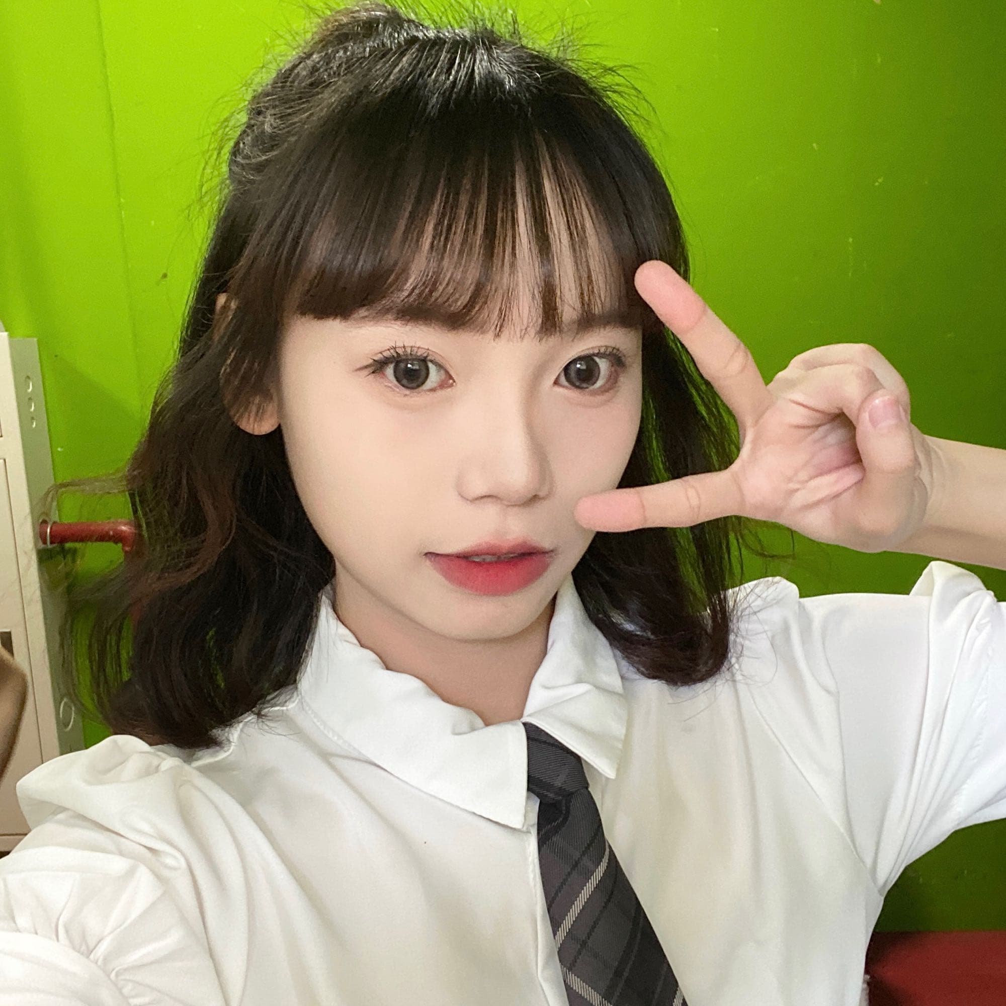 變身溫柔韓系歐膩Chuu lens分享🧸 - 隱形眼鏡板 | Dcard