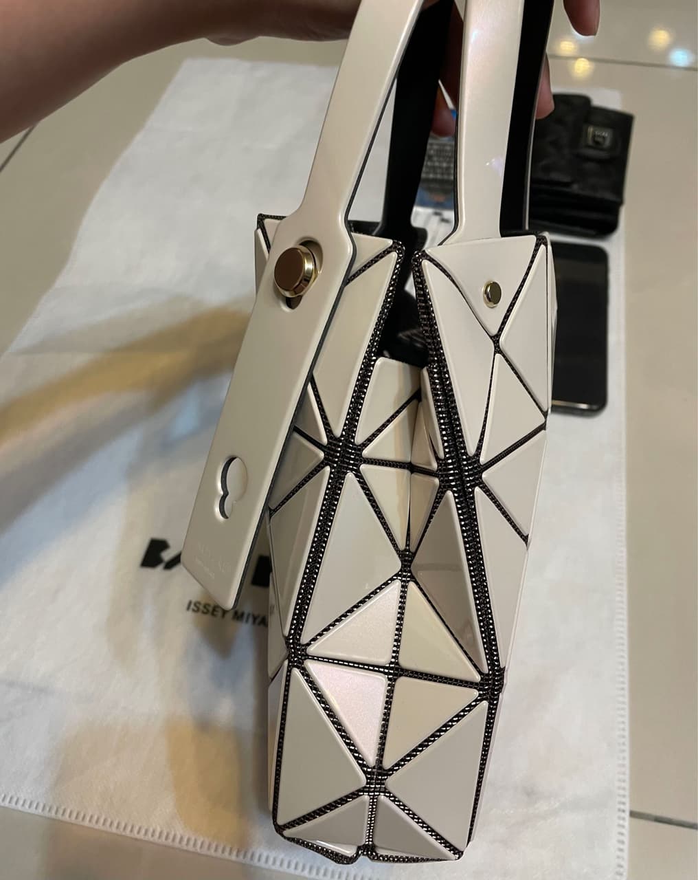 #分享 三宅一生baobao鑽石包Carat奶油金小號 - 精品板 | Dcard