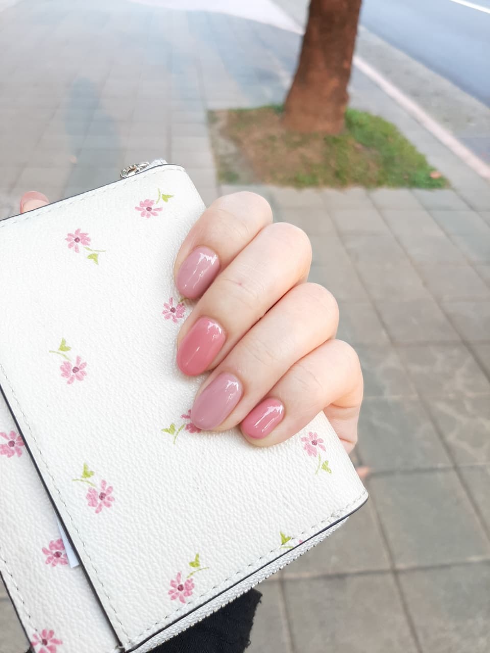 事隔一年再次做光療💕 美甲板 Dcard
