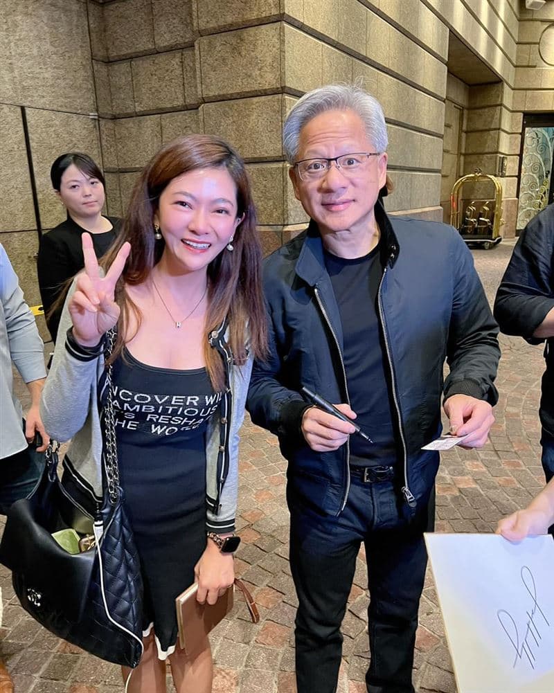 握手黃仁勳「沾好運」！本土女主播突證實懷孕 老公身份曝光 - SETN三立新聞網 (@setn54) | Dcard