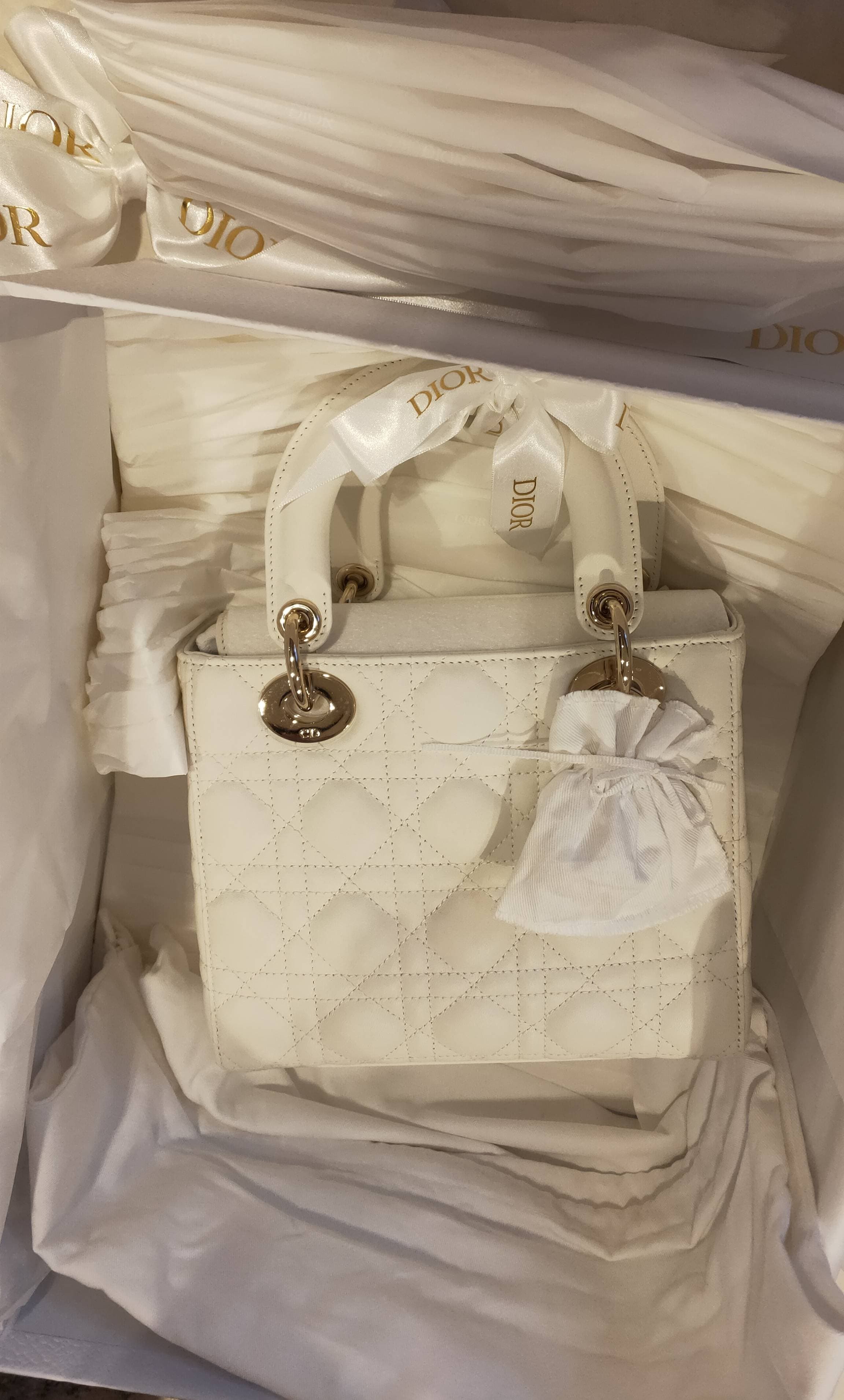 #分享 【🐠的Dior收藏】白、灰Lady Dior+小雞黃限定名片夾+2023新年禮 - 精品板 | Dcard