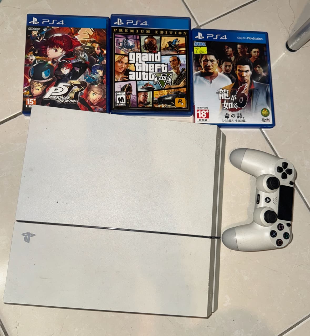 #我要賣 已售 二手象牙白PS4 主機 + 白色控制器🎮+ 圖內遊戲 - 二手交易板 | Dcard