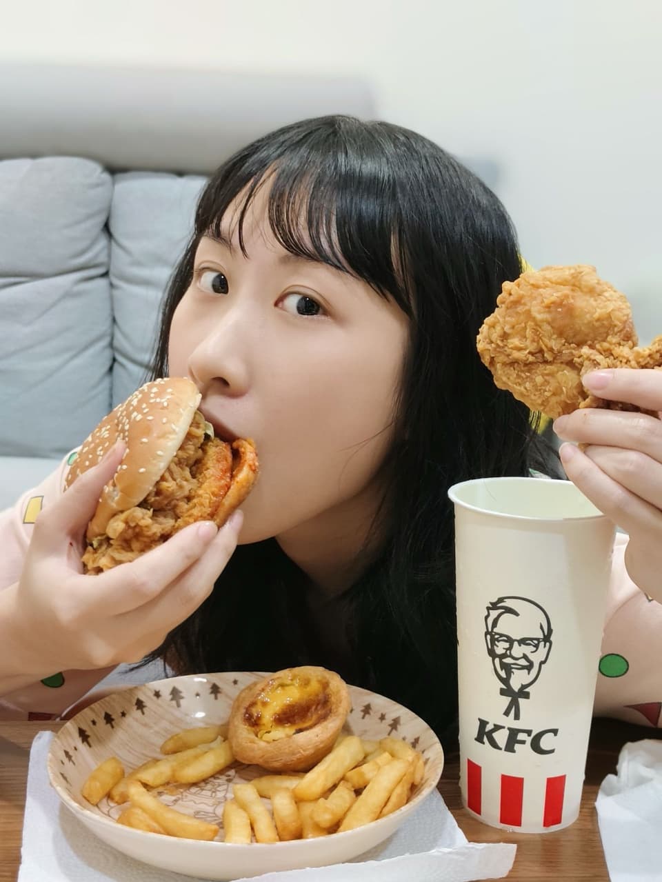 什麼！?你說你還沒吃過KFC肯德基的黃金魚子海陸Q蝦堡?要確耶! - 太陽的女子🌻 (@yuna050122) | Dcard