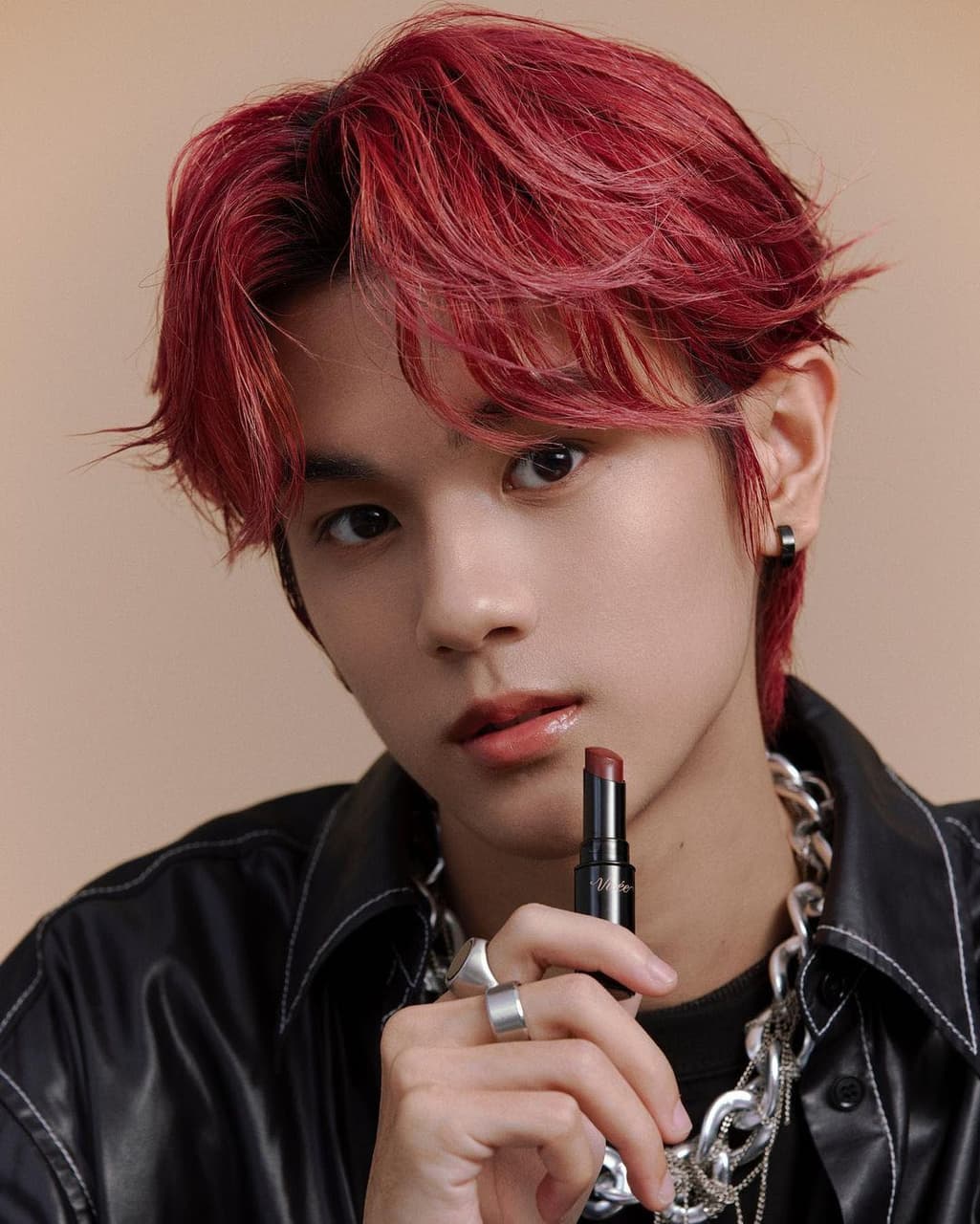 魅惑系男孩AcQUA轉大人/「Mmm⋯偷偷的Kiss it 」擦上唇彩💄讓你唇唇欲動💋徹底被撩撥 💗 - 原子少年板 | Dcard