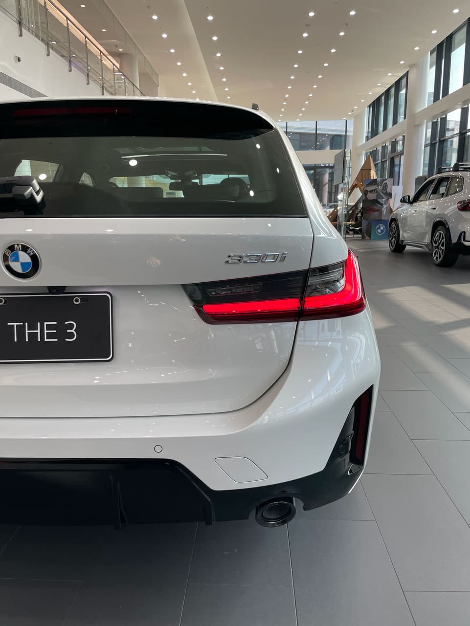 黑白大作戰 BMW THE 330 Touring G21 LCI 礦物白 & Racing Package - 汽車板 | Dcard