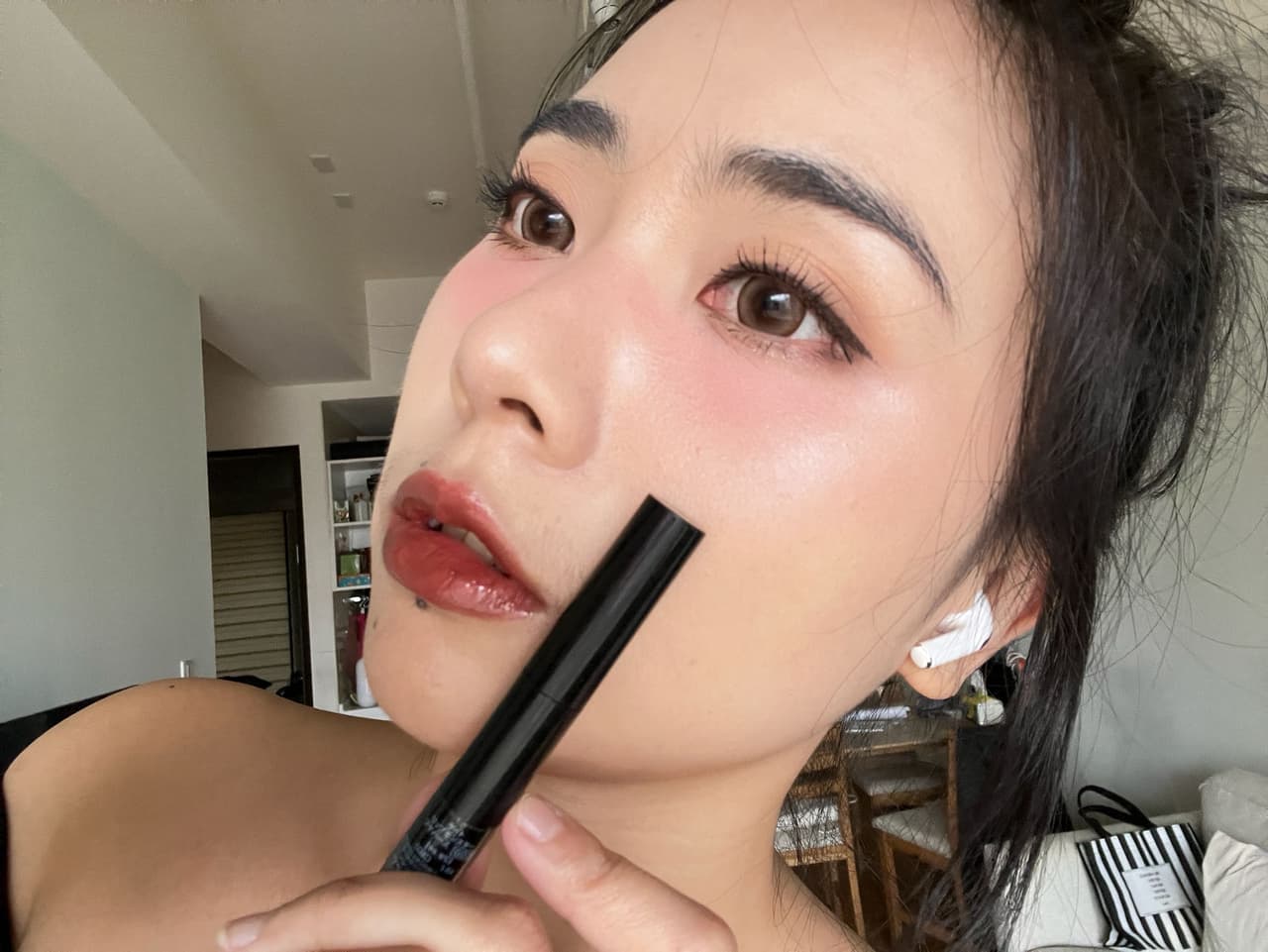 #試色 （更新G03氧化前後照）#唇膏試色 KATE 怪獸唇膏G01 G03 試色評價 有點微逆風🤣 - 美妝板 | Dcard