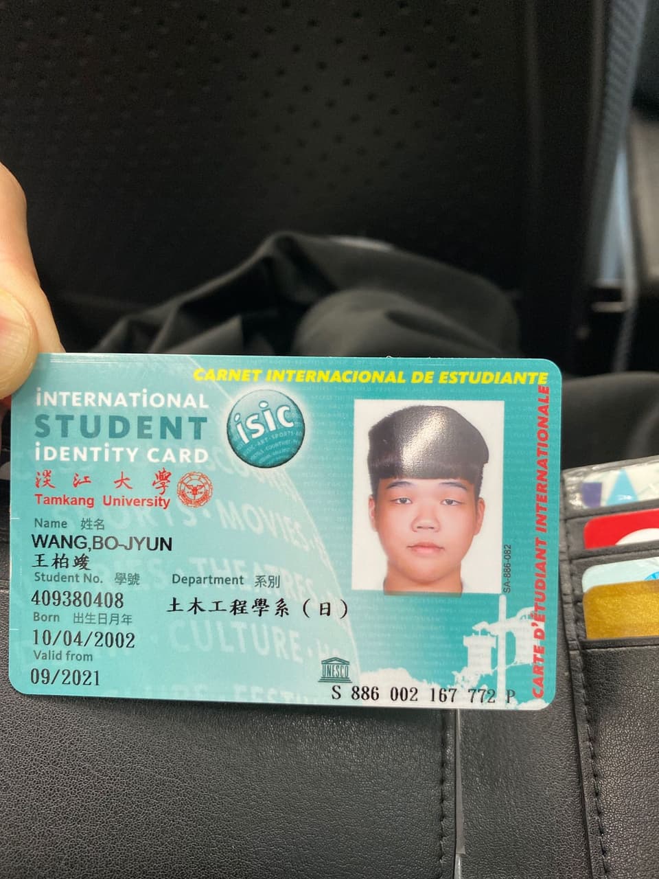 同學你的外套跟錢包放在B713的位子上沒拿 - 淡江大學板 | Dcard
